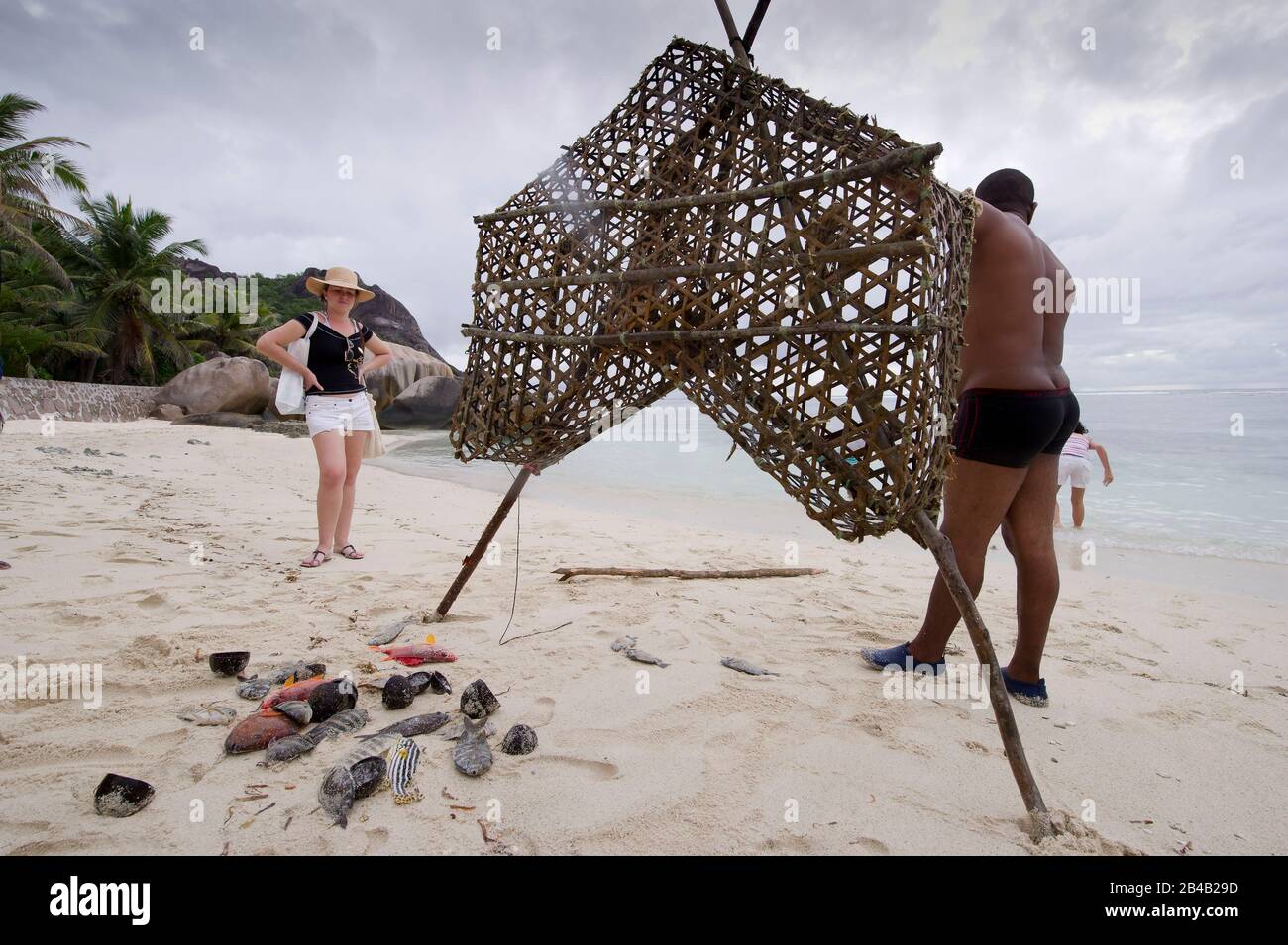 Fisherman fishing fish seychelles hi-res stock photography and images ...