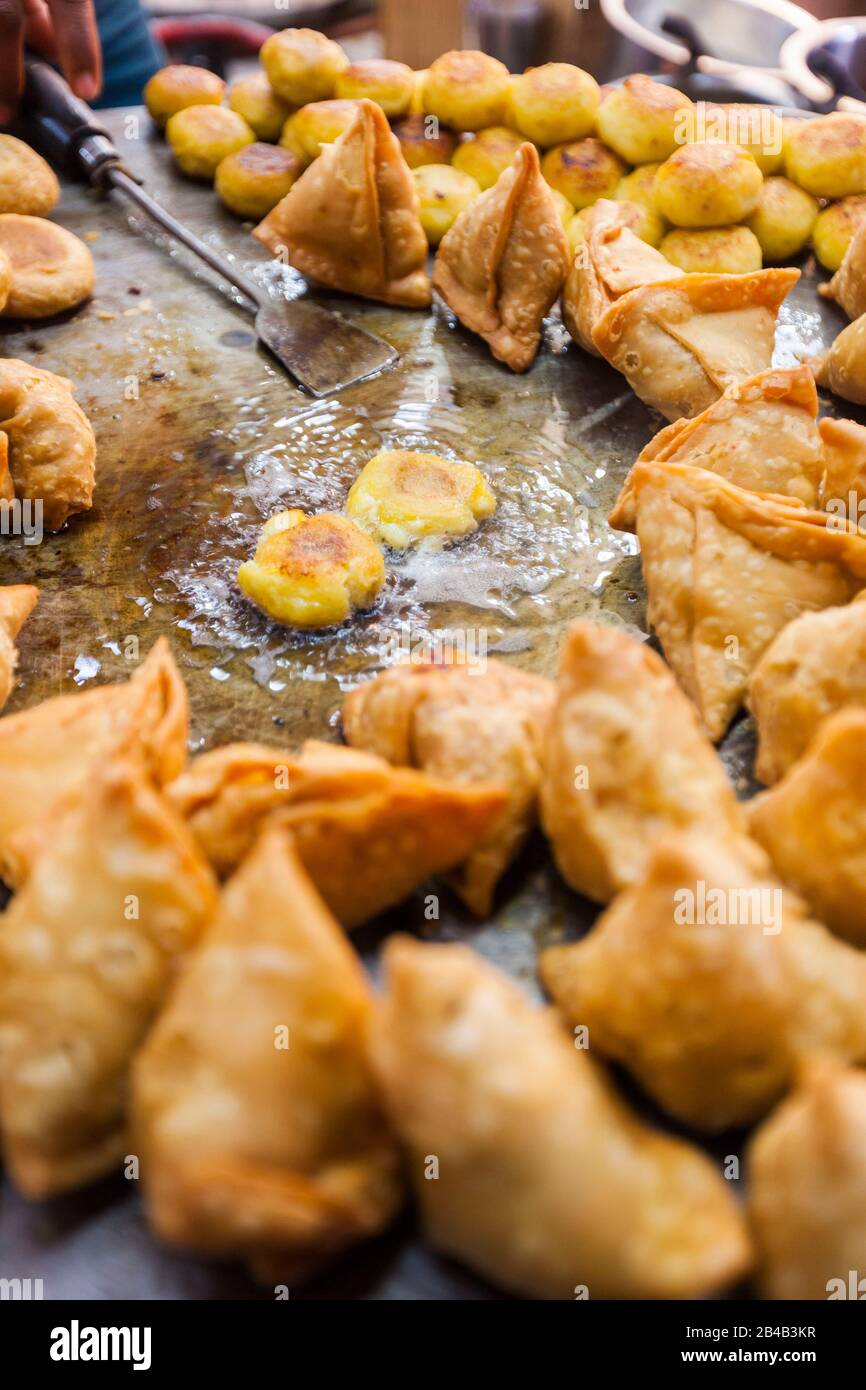 Samosa festival hi-res stock photography and images - Alamy