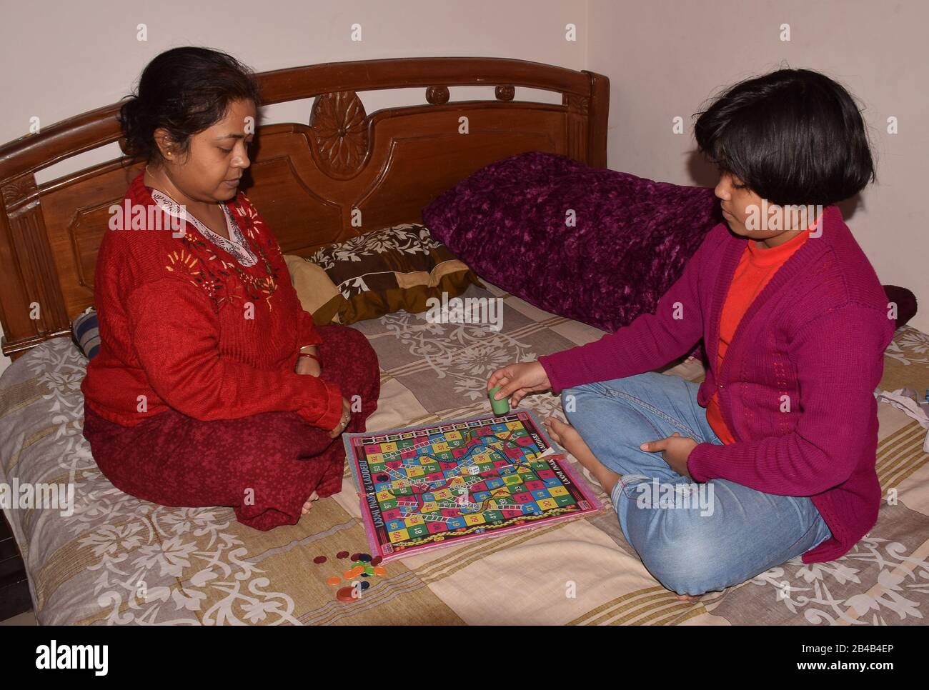 Traditional indian board game hi-res stock photography and images - Alamy