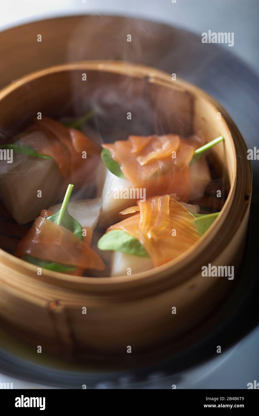 Steaming wok hi-res stock photography and images - Alamy