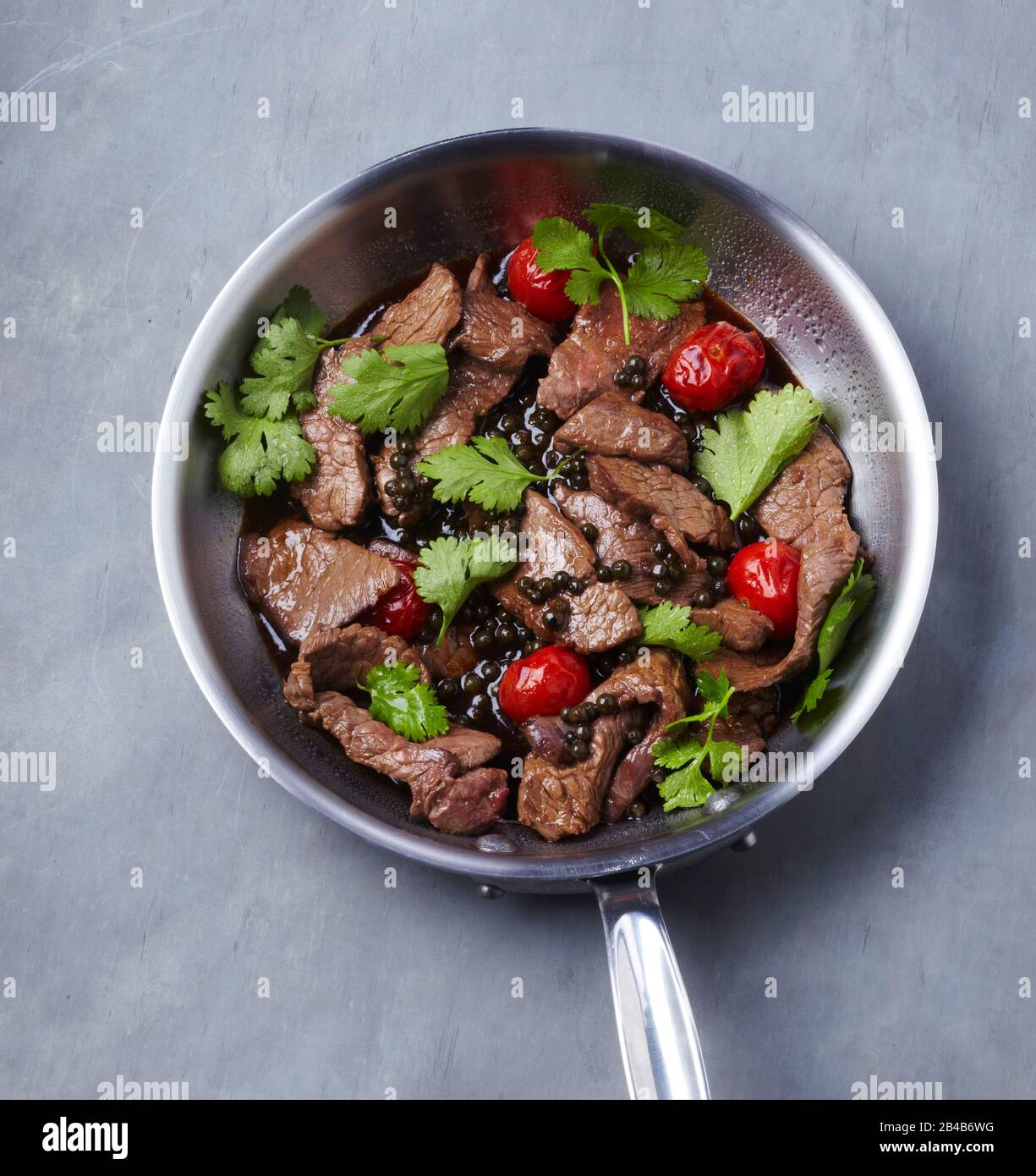 Round wok, beef pepper Stock Photo - Alamy