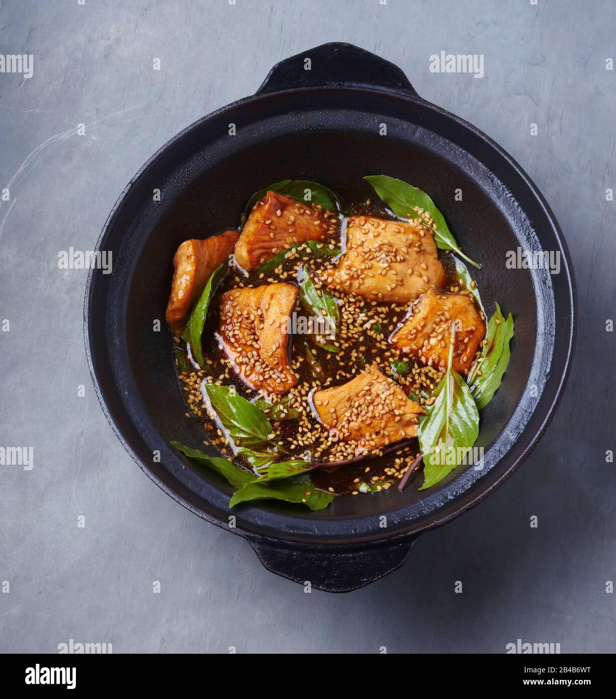 Round wok, tamarind salmon Stock Photo - Alamy