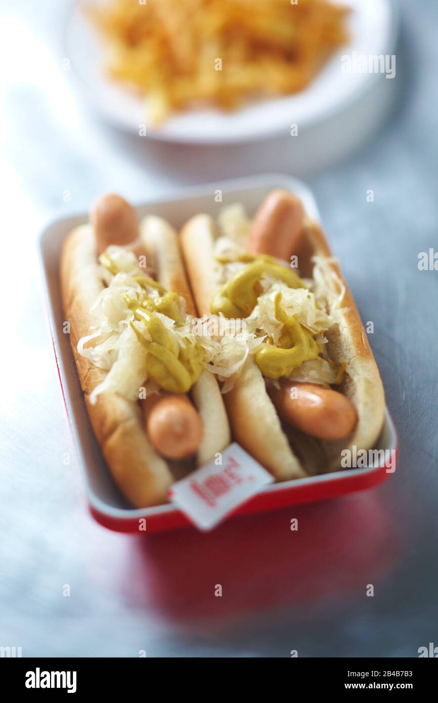 Classic hot dog sandwich Stock Photo - Alamy