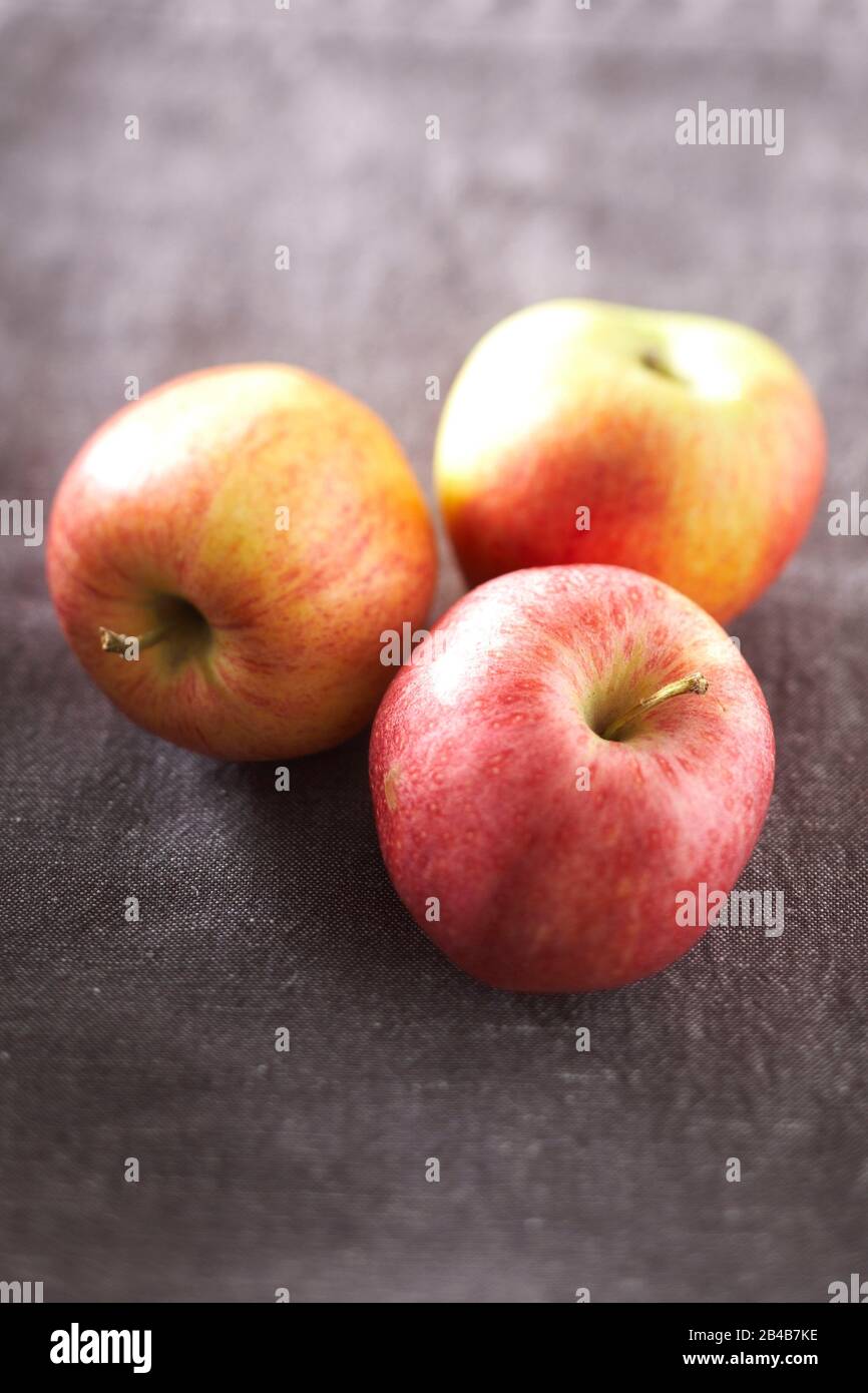 Pig apple hi-res stock photography and images - Alamy