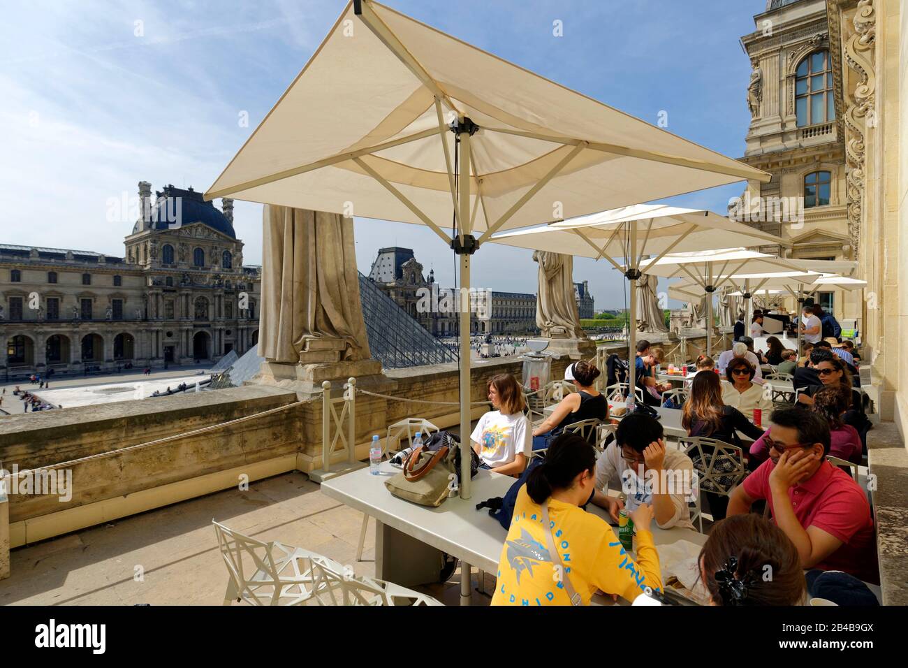 France, Paris, UNESCO World Heritage Site, the Louvre Museum, terrace ...