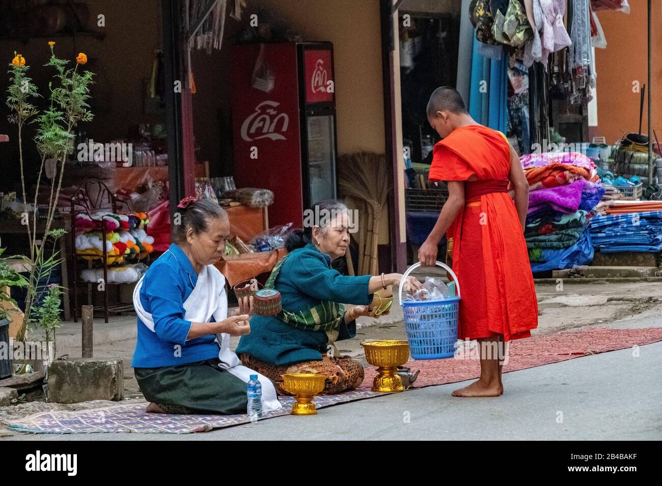 Laos, Phongsaly province, Muang Khua town, Ceremony of the offerings ...