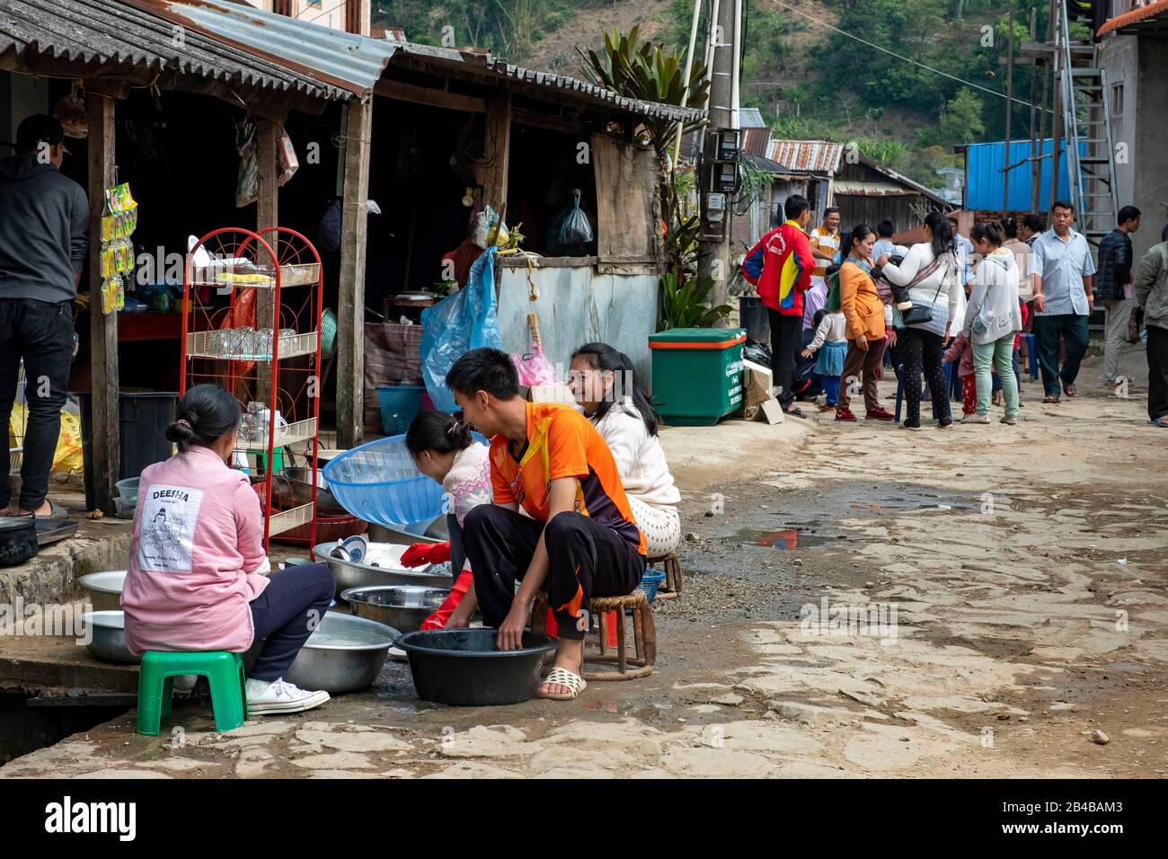 Laos, Phongsaly province, Phongsaly town, in a street of the old town ...