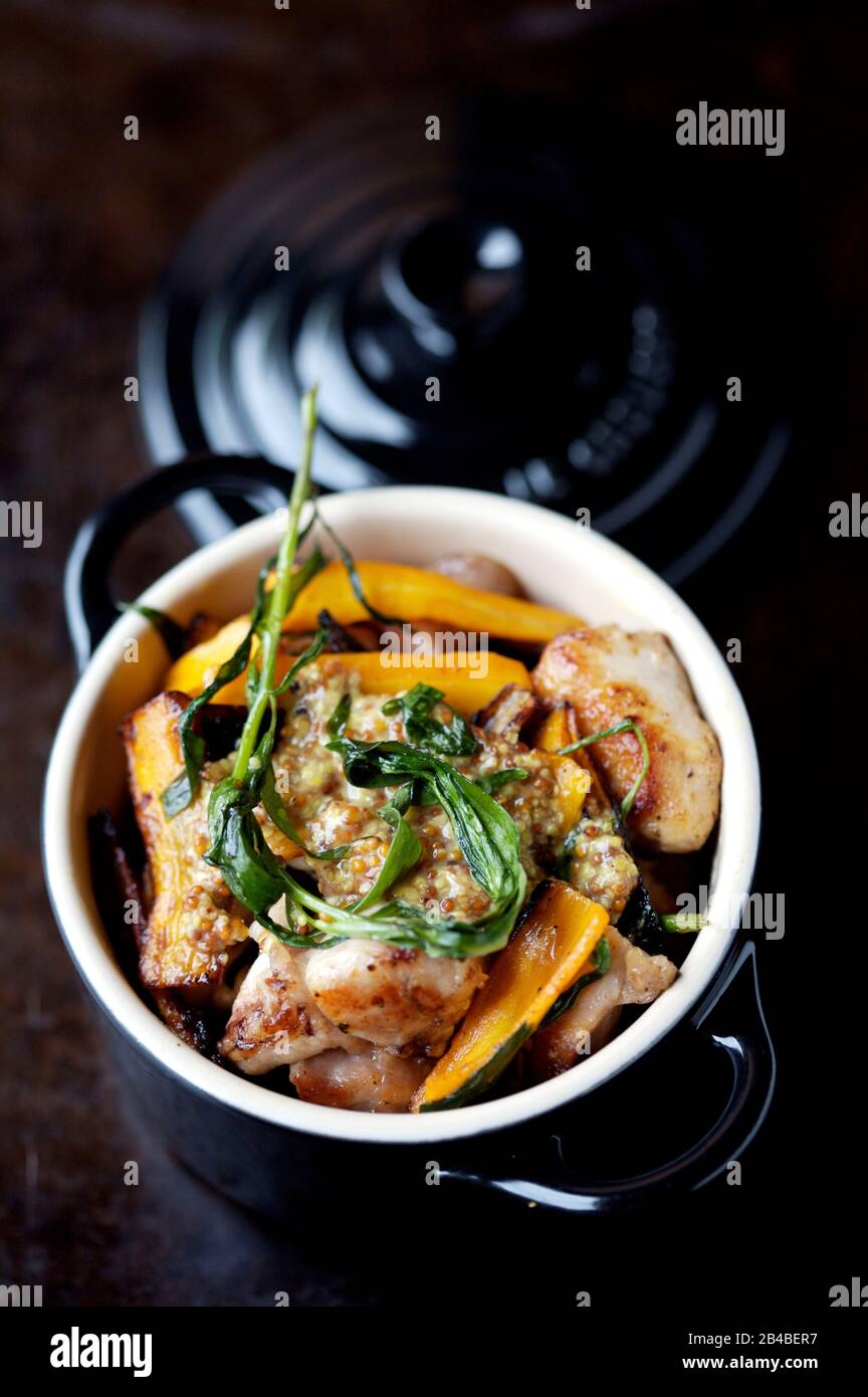 Rabbit and carrot hi-res stock photography and images - Alamy