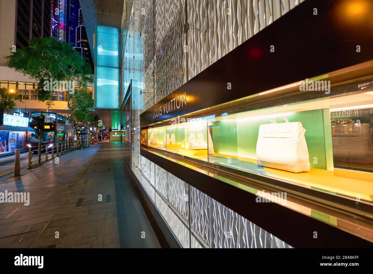 Louis vuitton storefront hi-res stock photography and images - Alamy