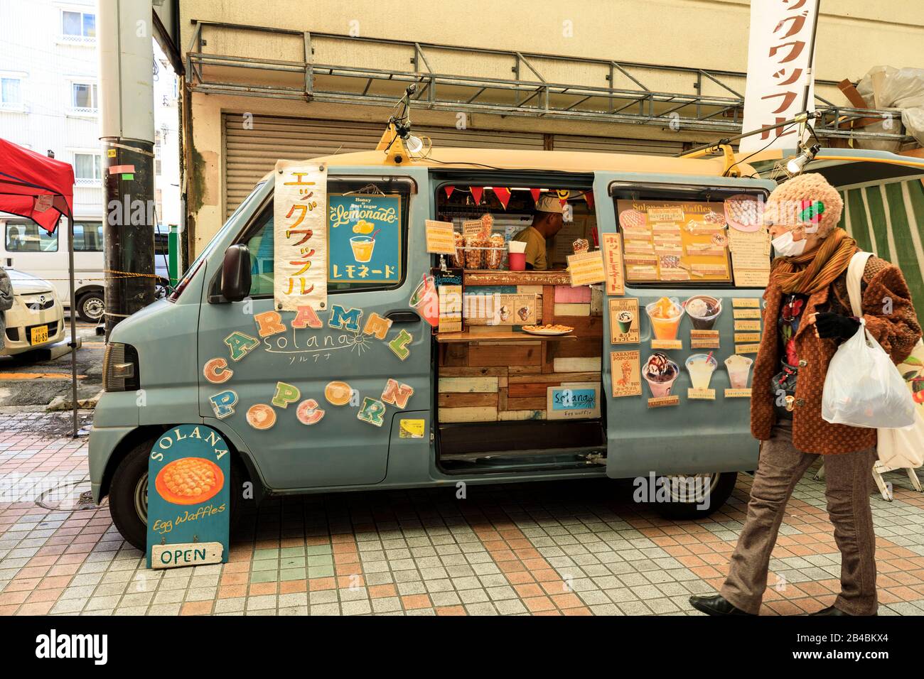 Food truck japan hi-res stock photography and images - Alamy