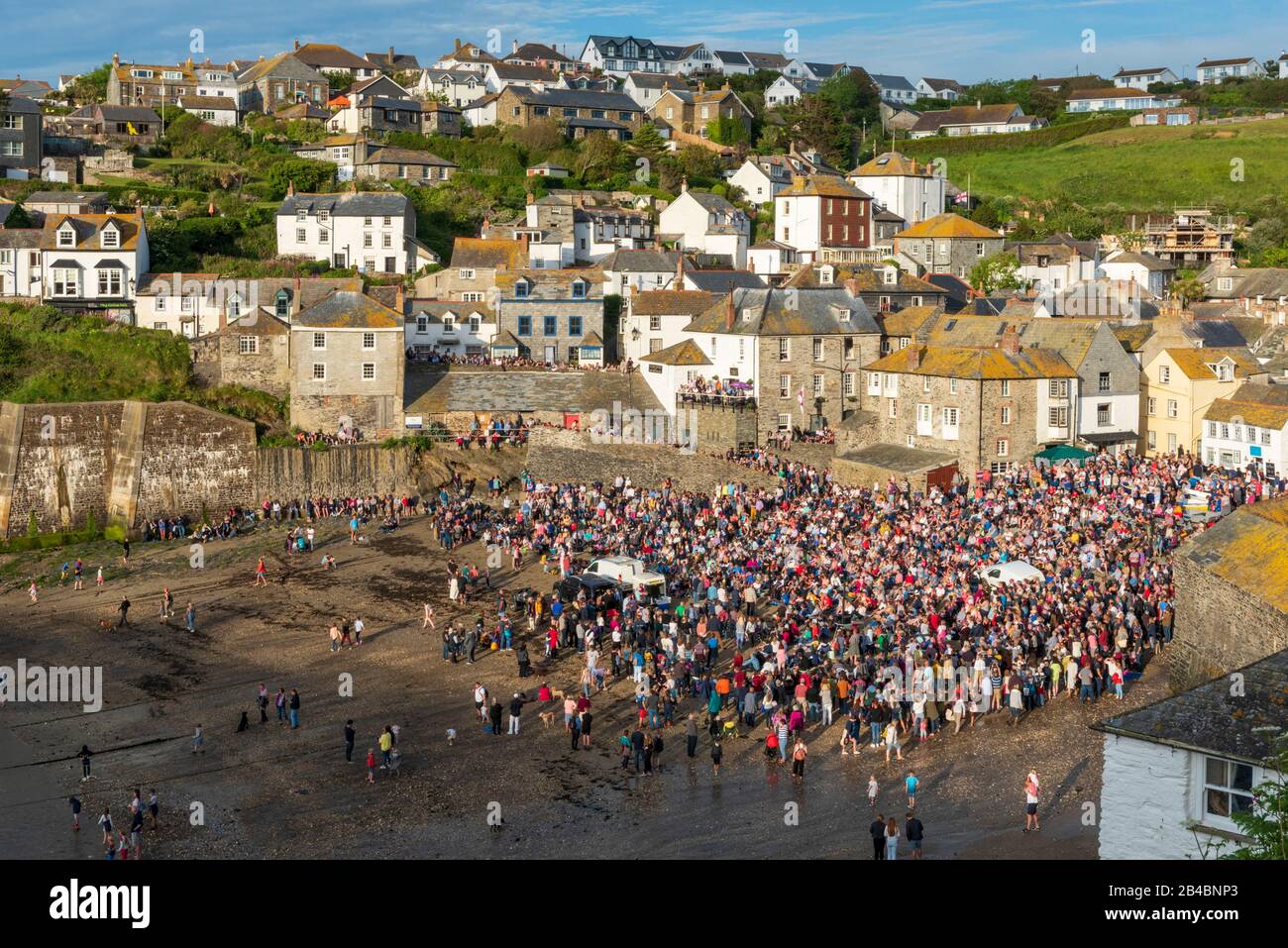 United Kingdom, England, Cornwall, Port Isaac, Crowd on the Platt ...