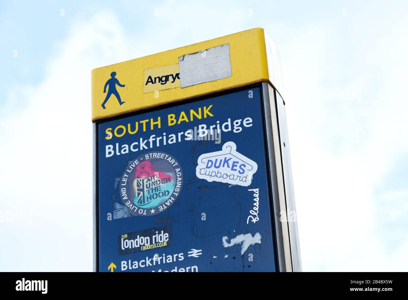 Bridge sign signs hi-res stock photography and images - Alamy