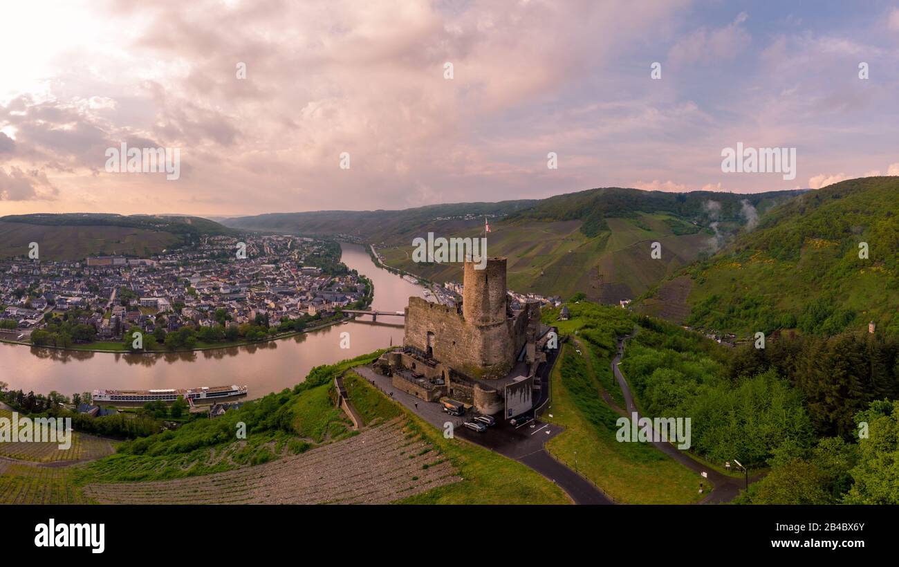 Bernkastel Castle Castle Kues Landshut High Resolution Stock ...