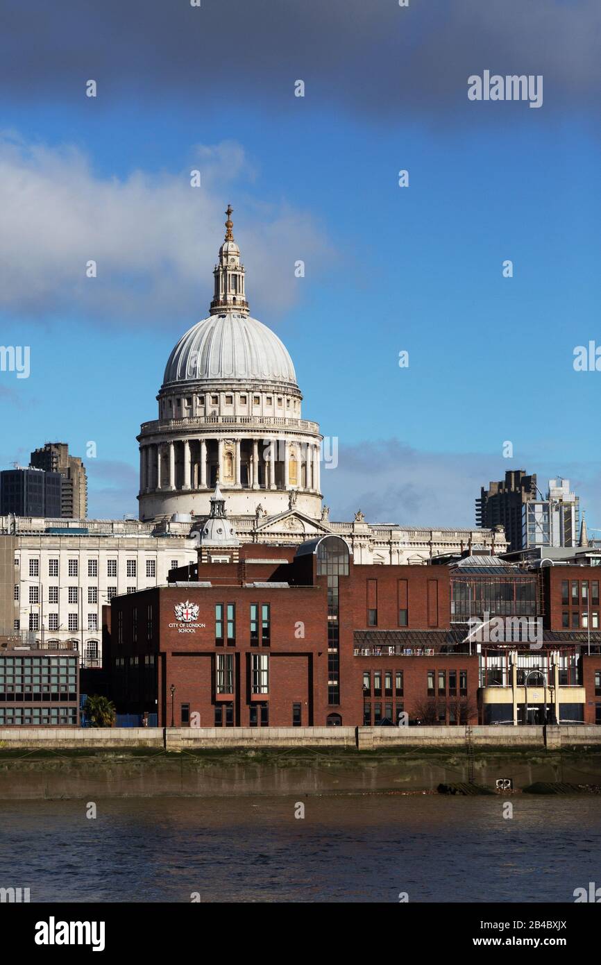 English river scene hi-res stock photography and images - Alamy