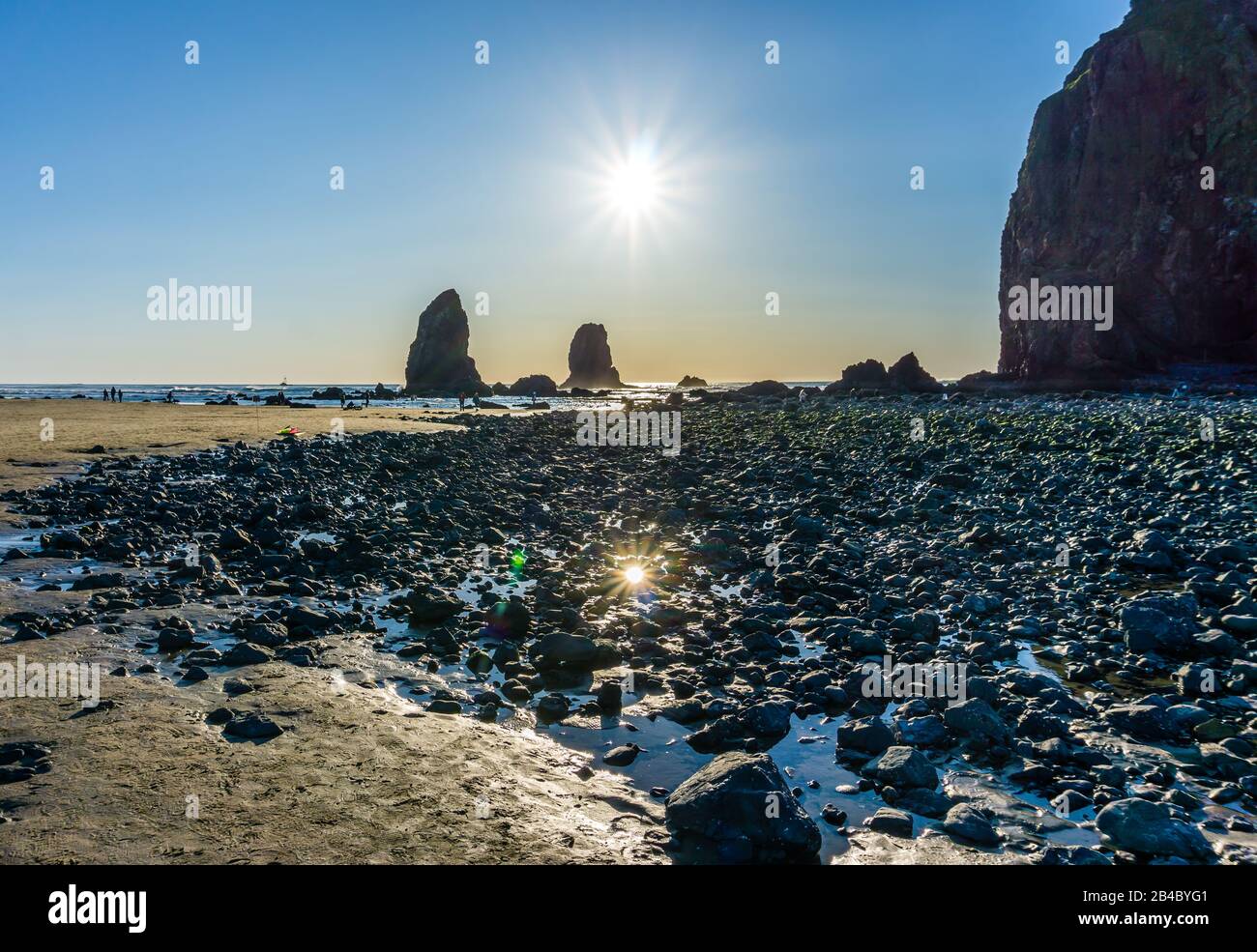 A view of the famous Haystack Rock Monolith in Cannon Beach, Oregon ...