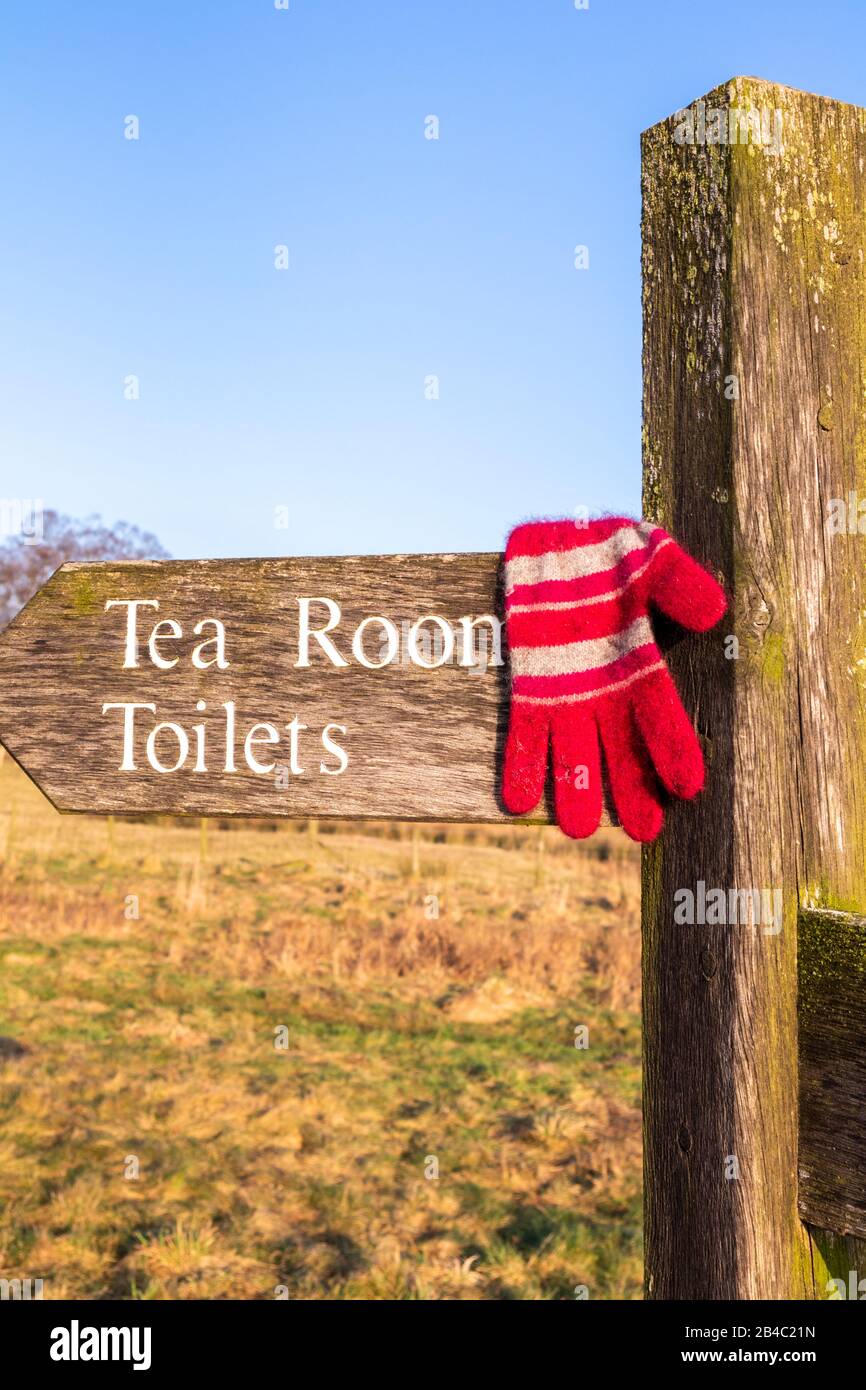 Lost and found sign hi-res stock photography and images - Alamy