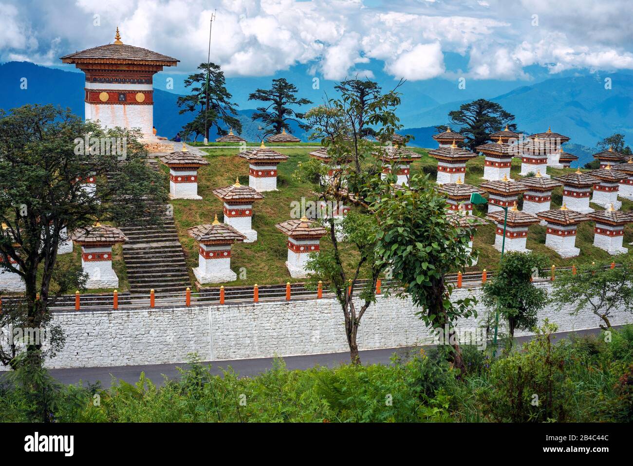 Druk wangyal temple at dochula pass hi-res stock photography and images ...
