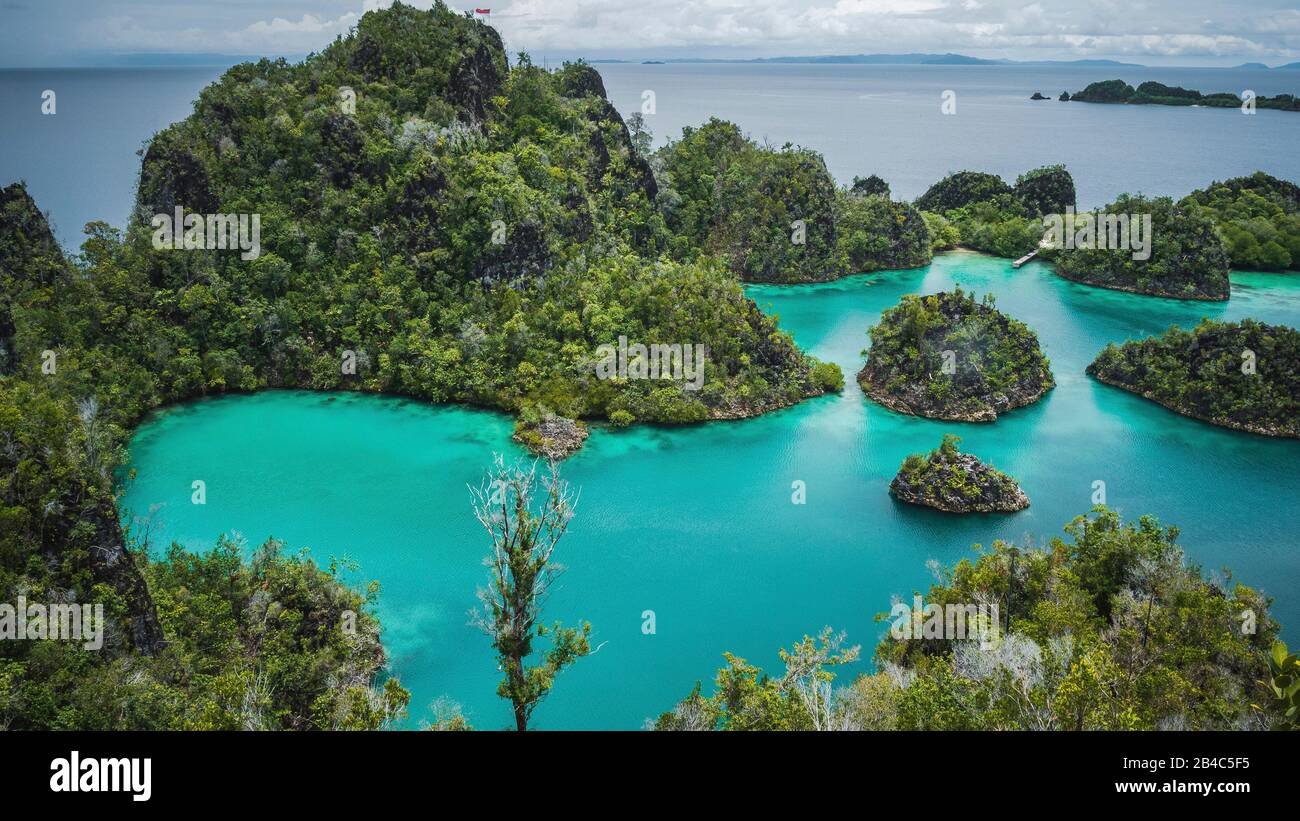 Raja ampat, indonesia pianemo hi-res stock photography and images - Alamy