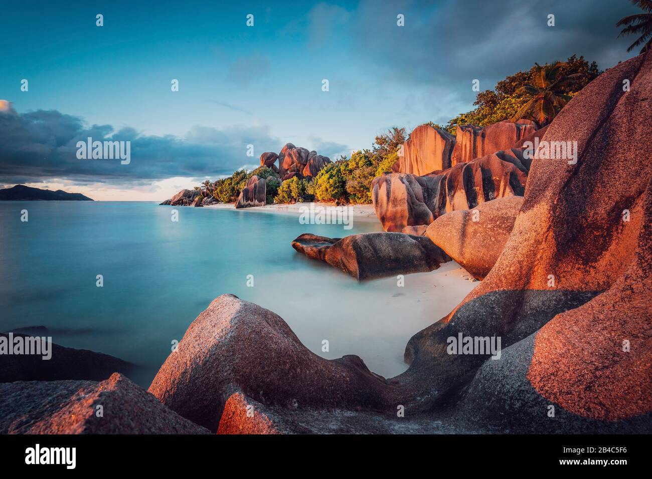 Unique granite boulders dramatic sunset at anse source dargent beach hi ...