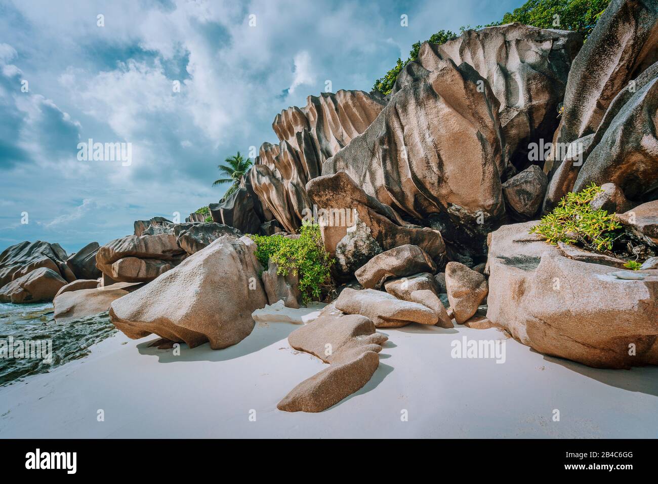 Stunning tropical island at Seychelles, giant granite rocks on the ...
