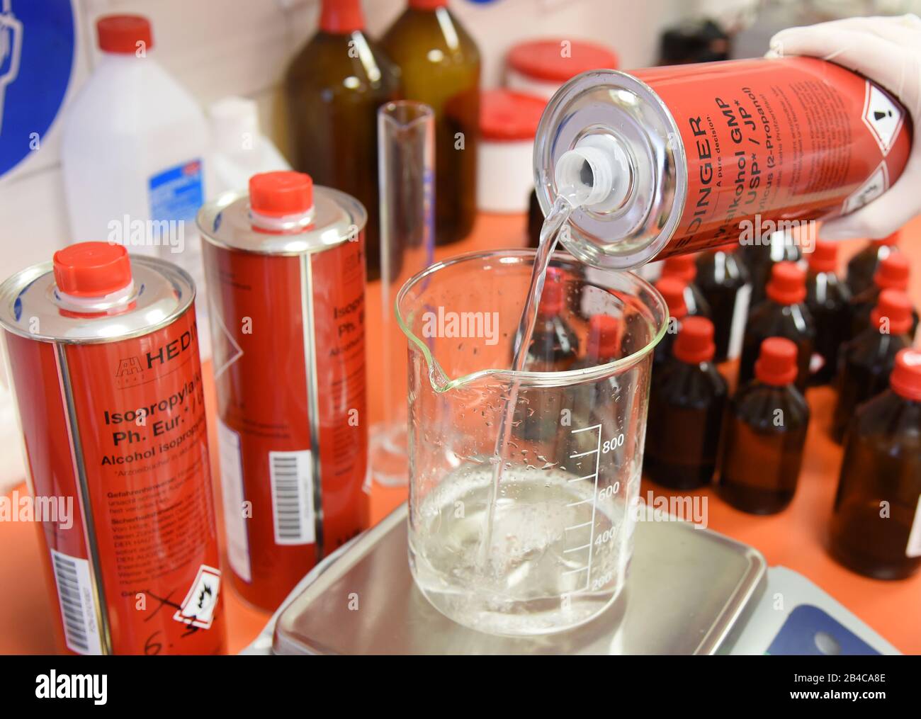 Hydrogen peroxide solution hi-res stock photography and images - Alamy