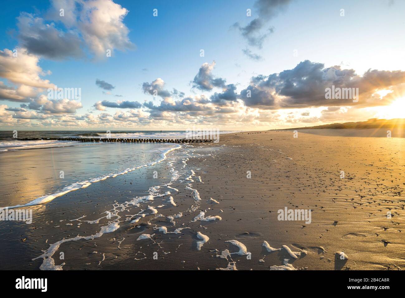 The beach near the dutch villages Westkapelle and Domburg on a warm ...