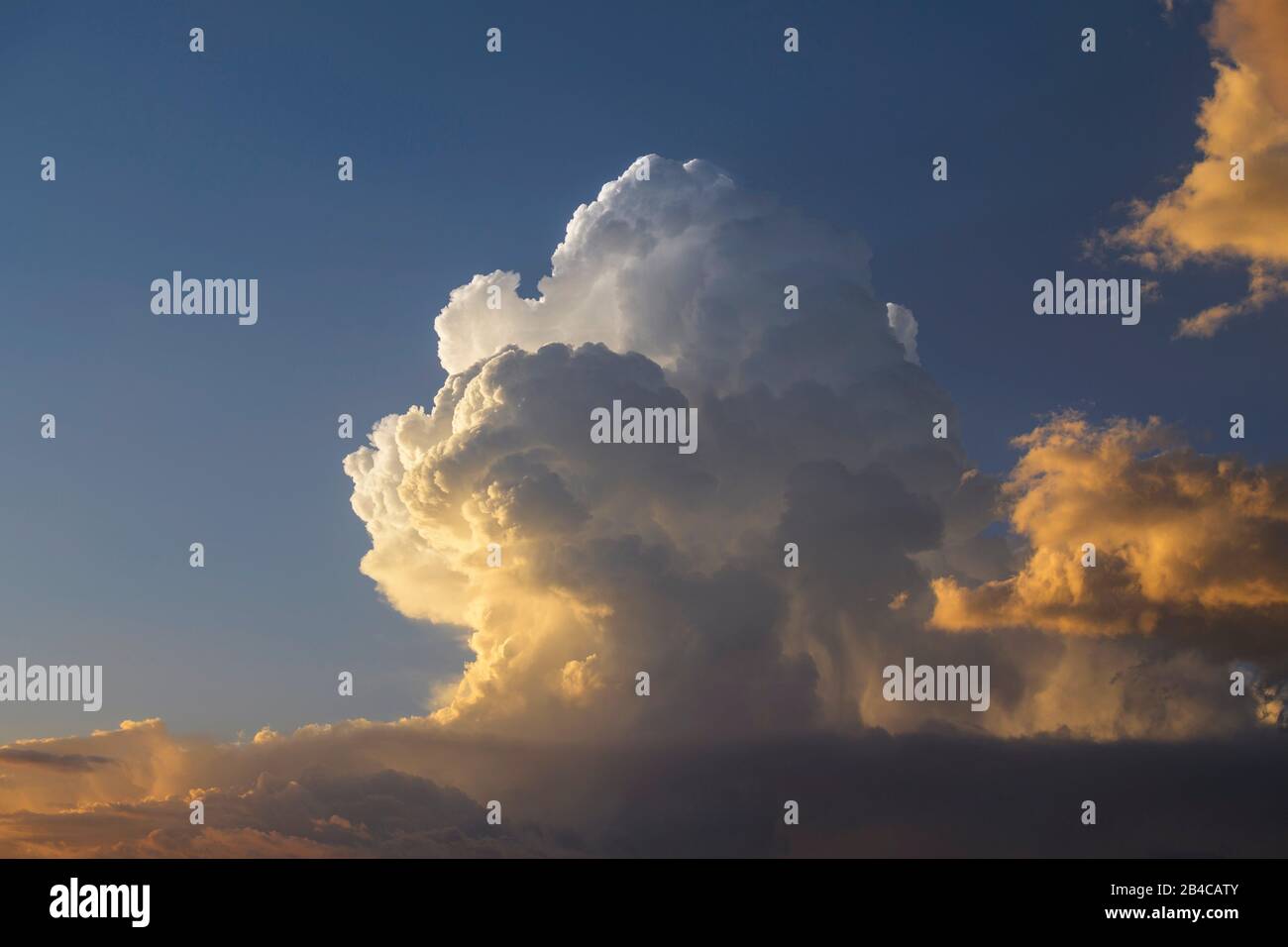 Thundercloud High Resolution Stock Photography and Images - Alamy