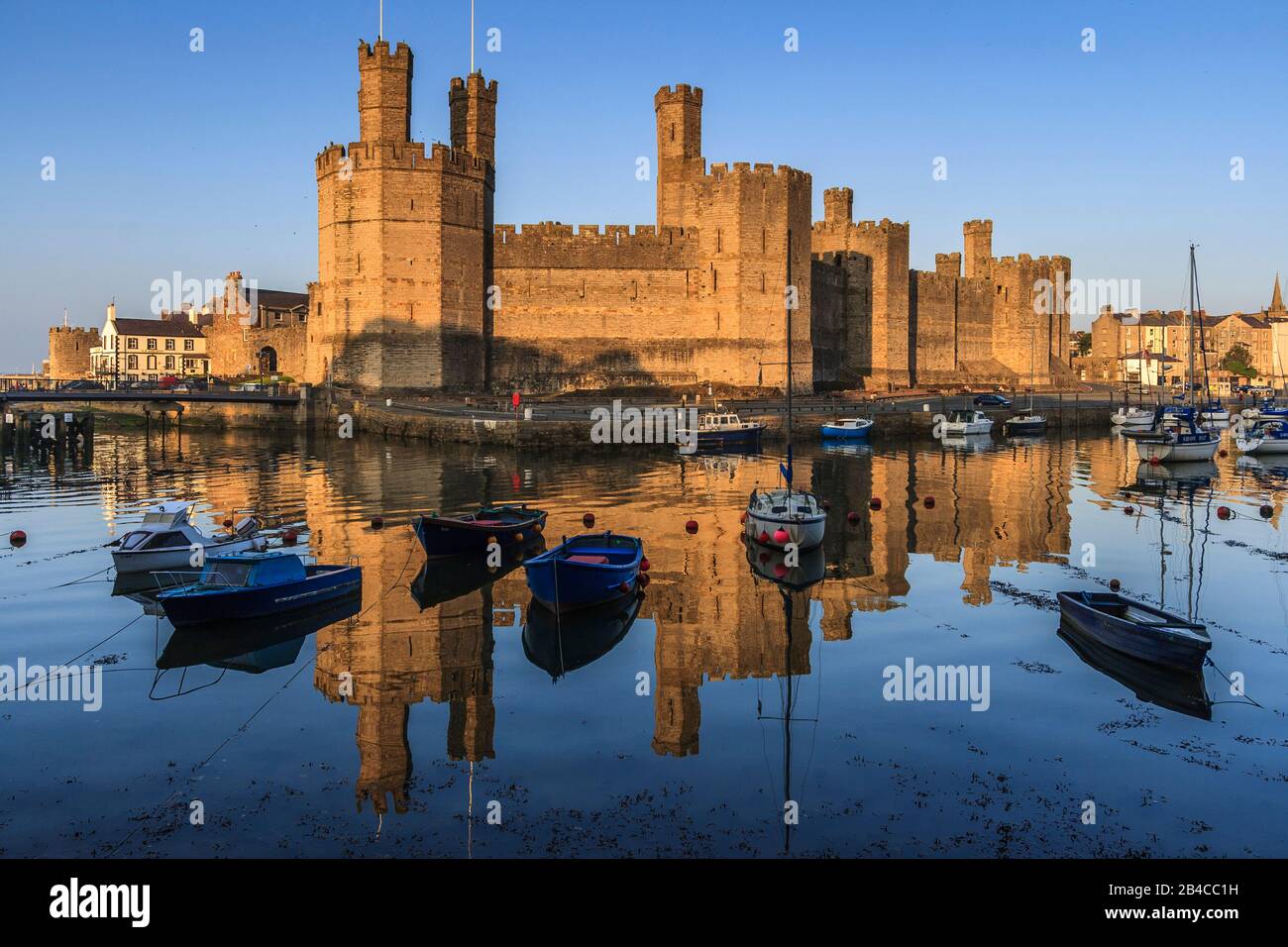Caernarfon Castle,Castell Caernarfon, anglicised as Carnarvon Castle or ...