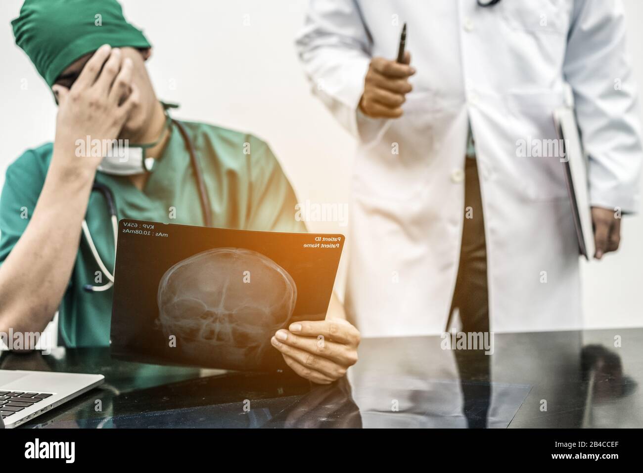 Surgeon xray hand hi-res stock photography and images - Alamy