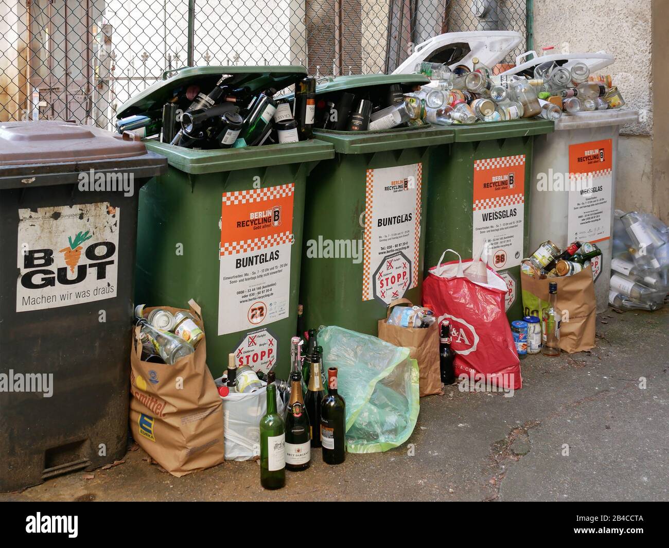 Recycling germany bottles hi-res stock photography and images - Alamy