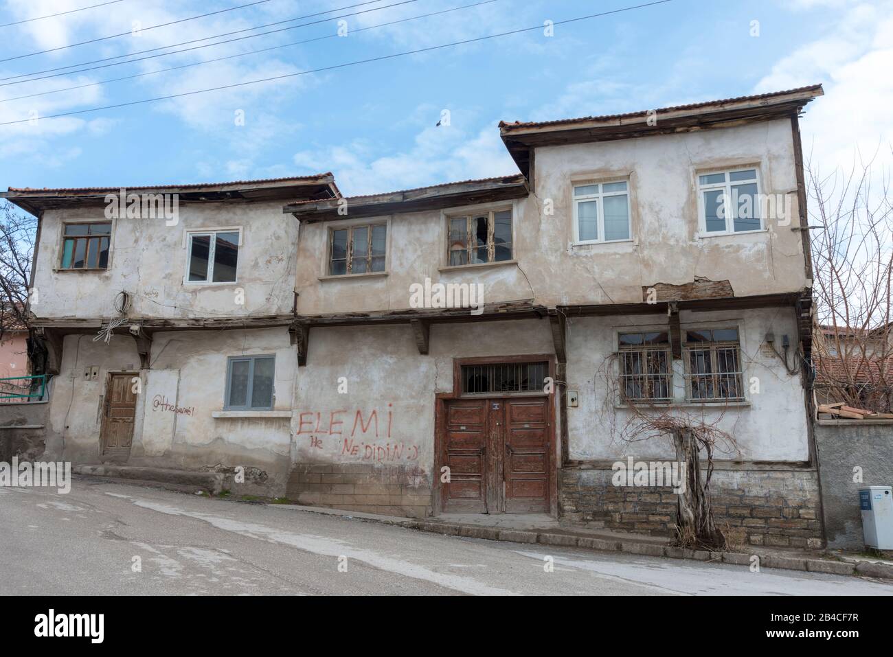 Small dirty houses exterior hi-res stock photography and images - Alamy