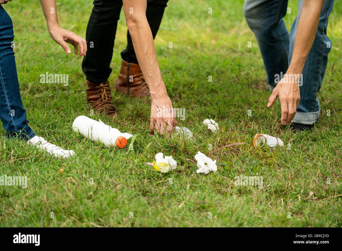 Young people collecting garbage hi-res stock photography and images - Alamy