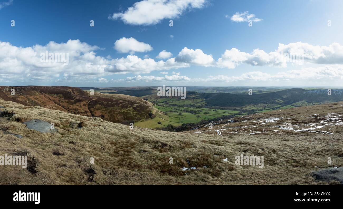 Edale Valley in the snow, Peak District, Derbyshire Stock Photo - Alamy