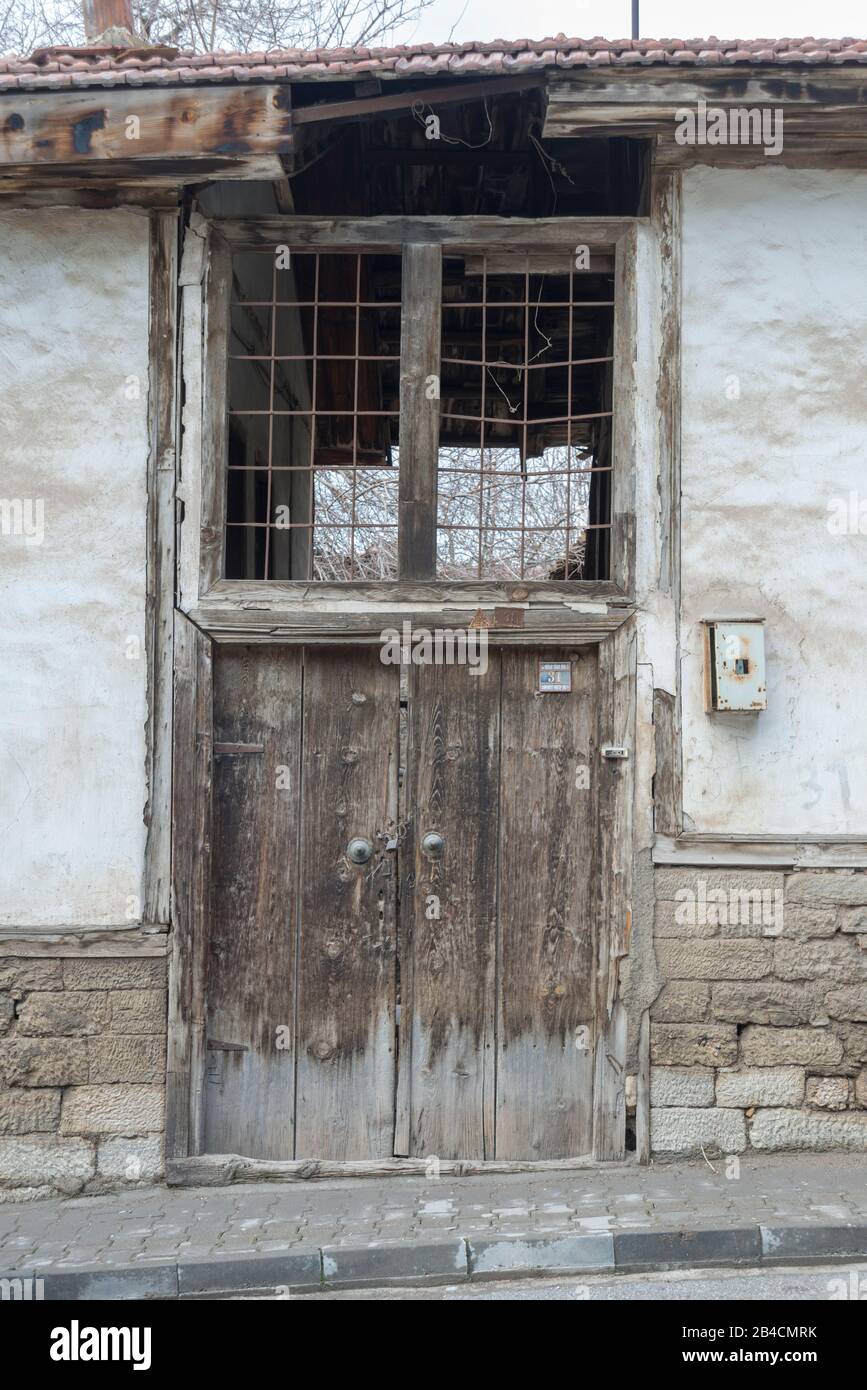 Small dirty houses exterior hi-res stock photography and images - Alamy