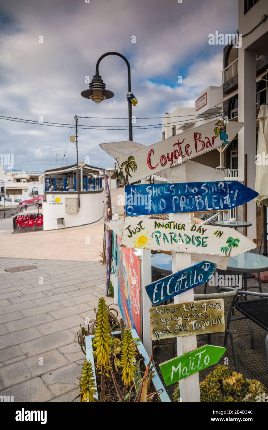 Spanish street signs hi-res stock photography and images - Alamy