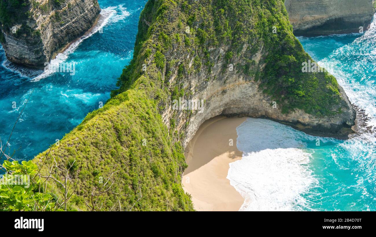 Manta Bay or Kelingking Beach on Nusa Penida Island, Bali, Indonesia ...