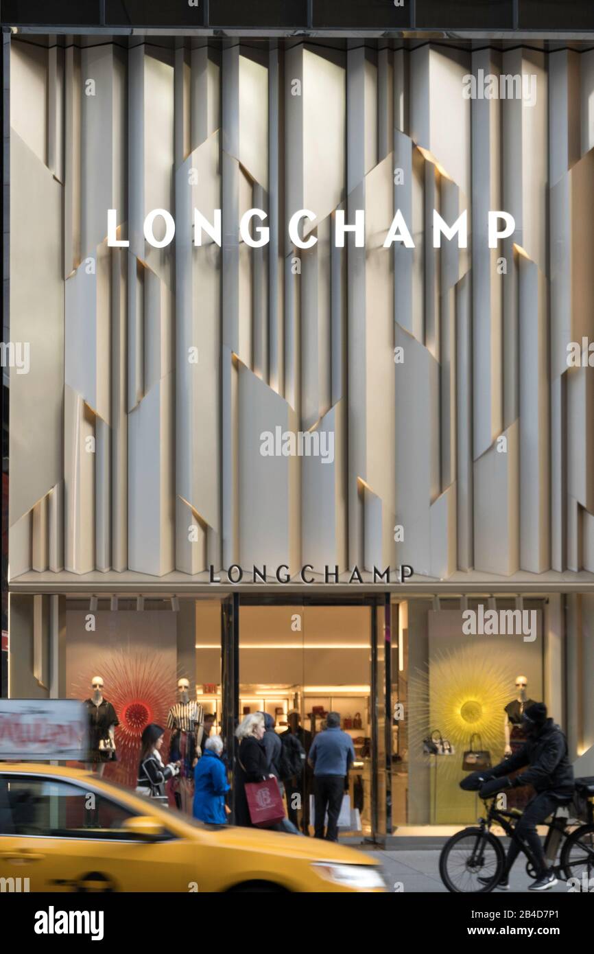 Designer Stores line Fifth Avenue, New York City, USA Stock Photo - Alamy