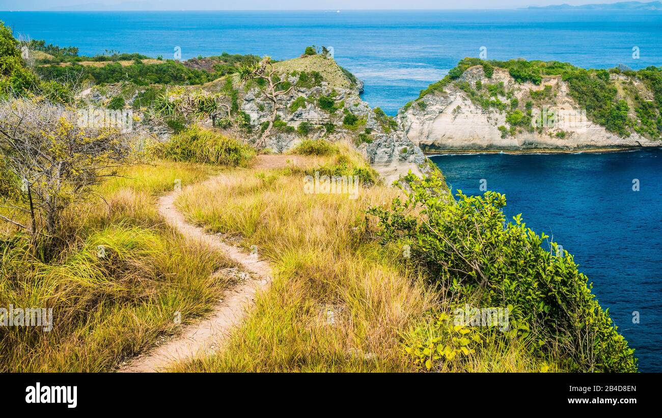 Path on Edge of Cliff near Atuh Beach, North Coastline of Nusa Penida ...