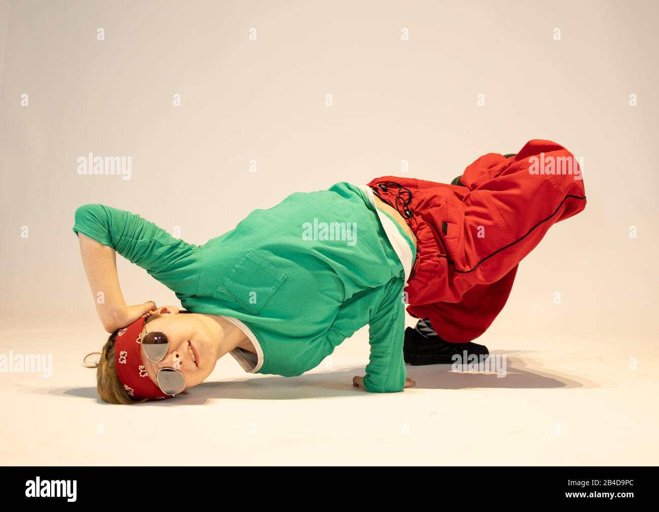 boy in a difficult dance position, unique kid,breakdance boy Stock ...