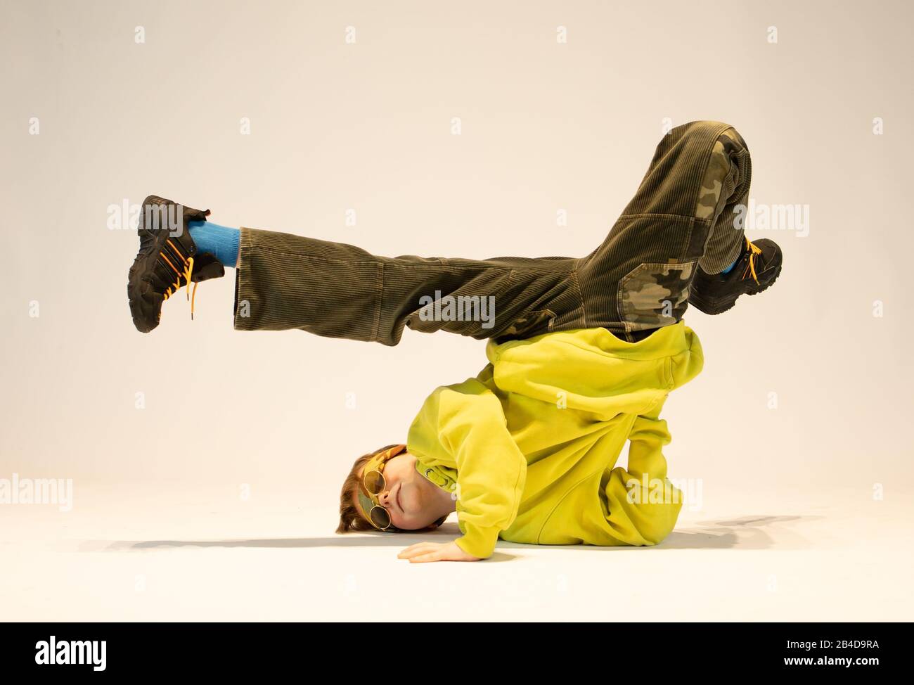 boy in a difficult dance position, unique kid,breakdance boy Stock ...