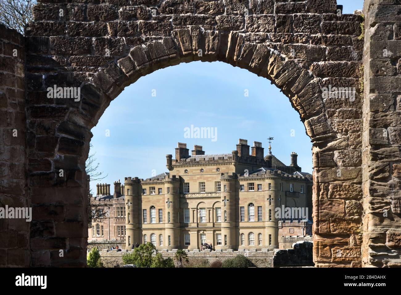 Arch edge hi-res stock photography and images - Alamy