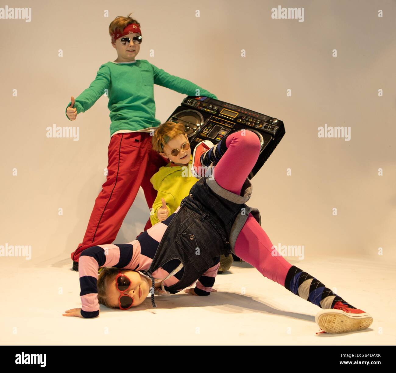 Kids dance crew hi-res stock photography and images - Alamy