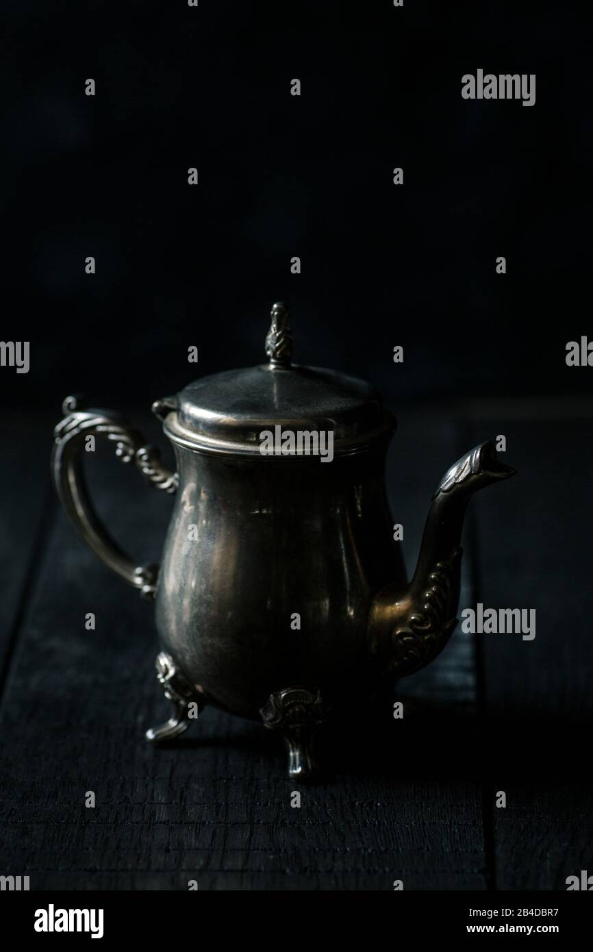 Empty teapot hi-res stock photography and images - Alamy