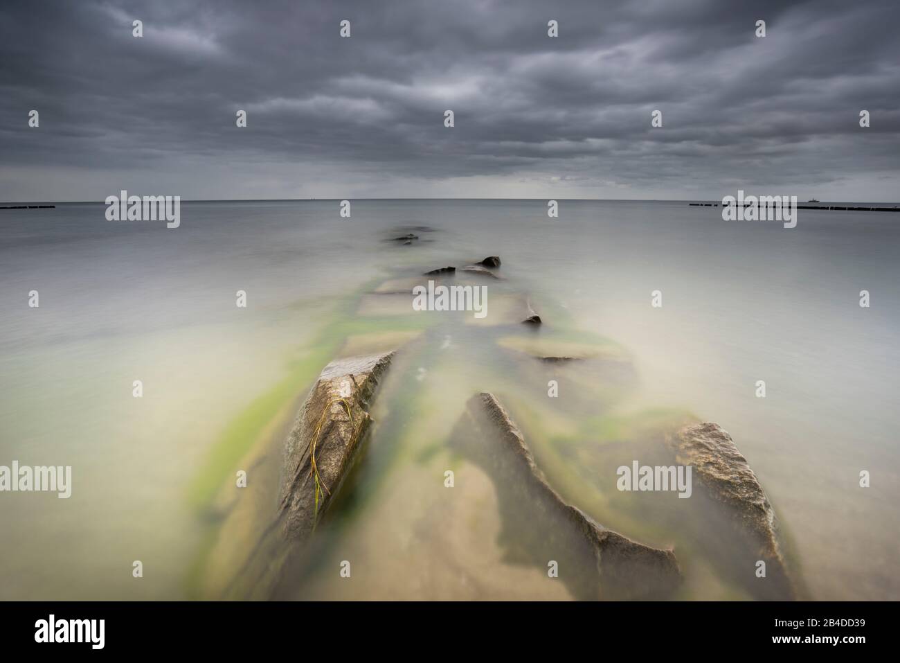 Long exposure grey sky hi-res stock photography and images - Alamy