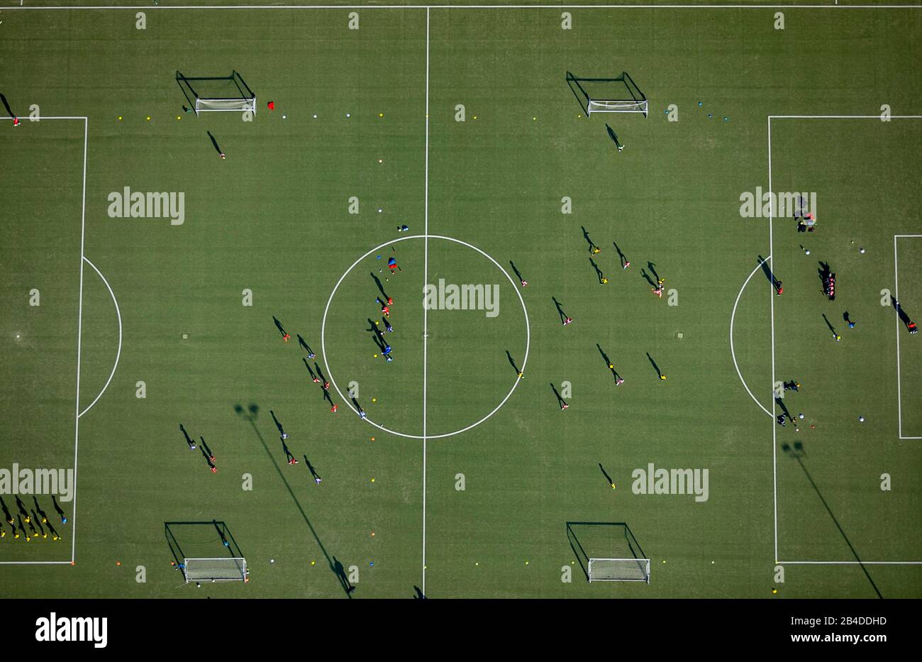 Football field overhead hi-res stock photography and images - Alamy