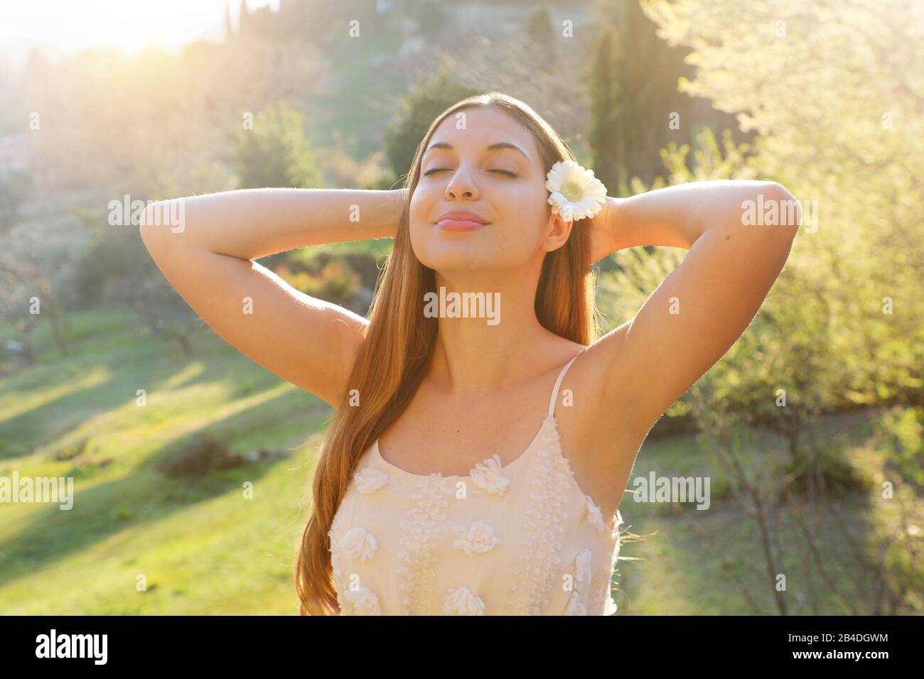 Arms behind her head hi-res stock photography and images - Alamy