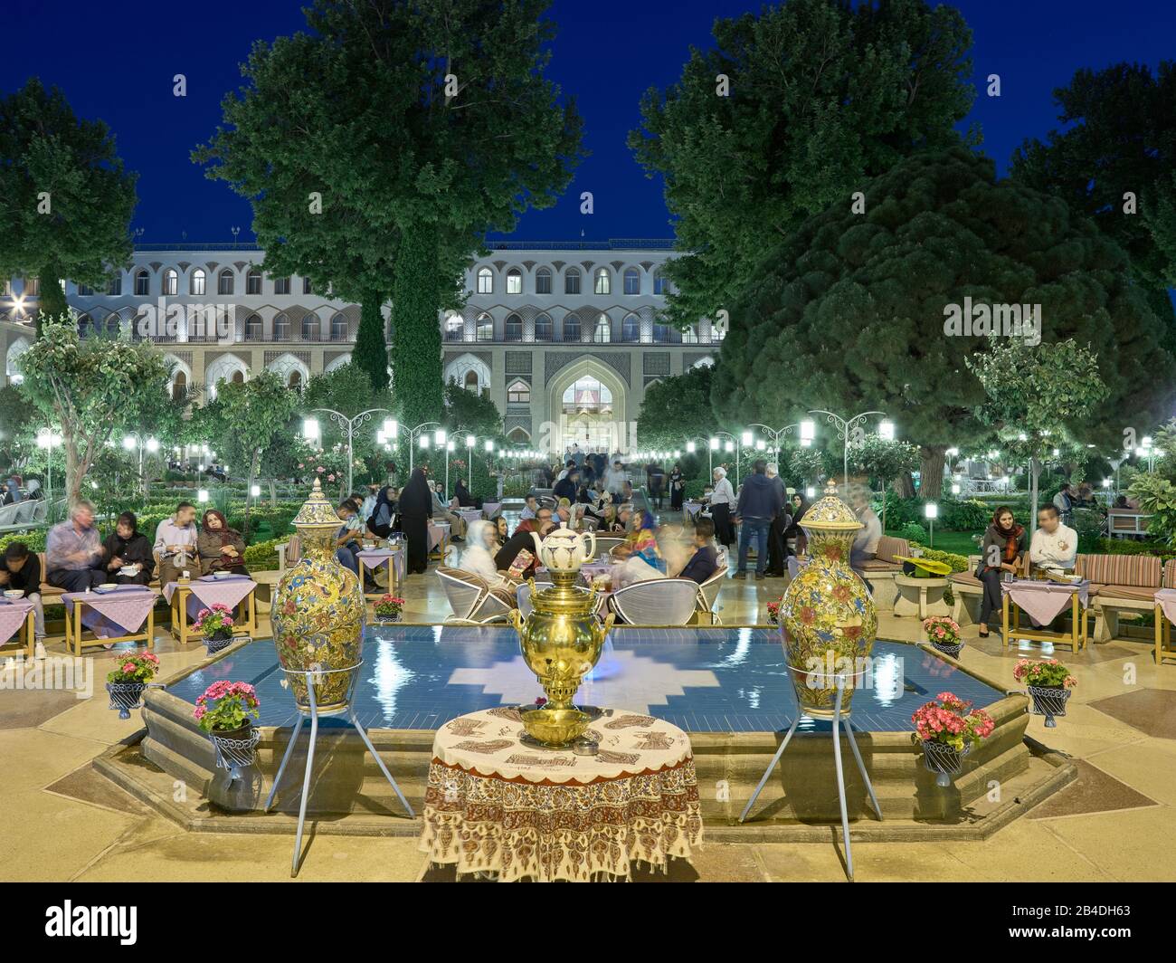 The courtyard of the luxurious Hotel Abbasi with garden and tea house ...