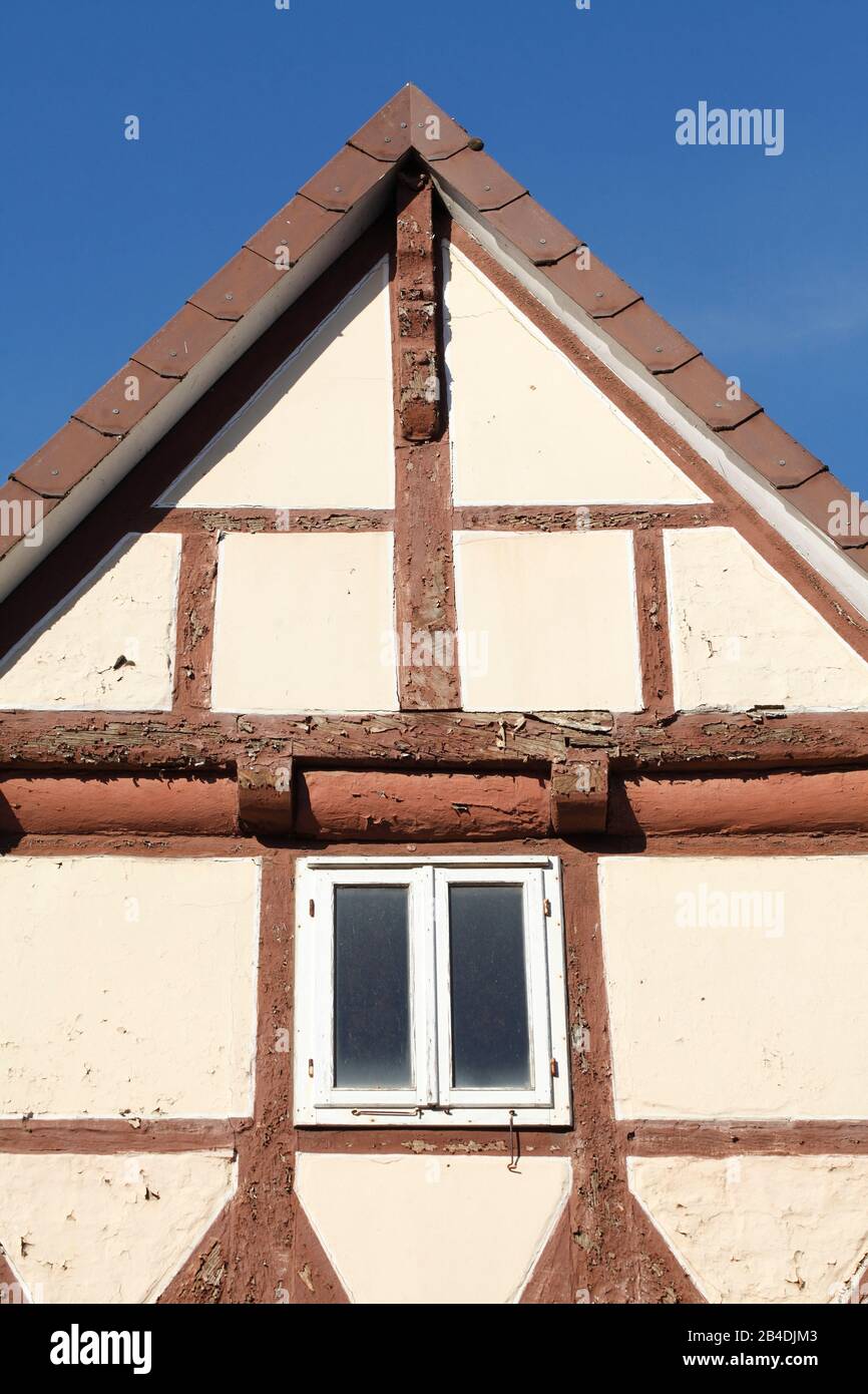 Roof gable, Old half-timbered house in Deichstraße, Hoya, Lower Saxony ...