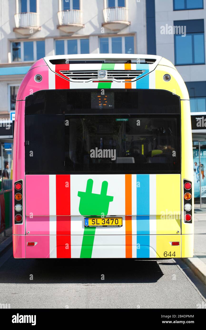 Electronic bus stop sign hi-res stock photography and images - Alamy