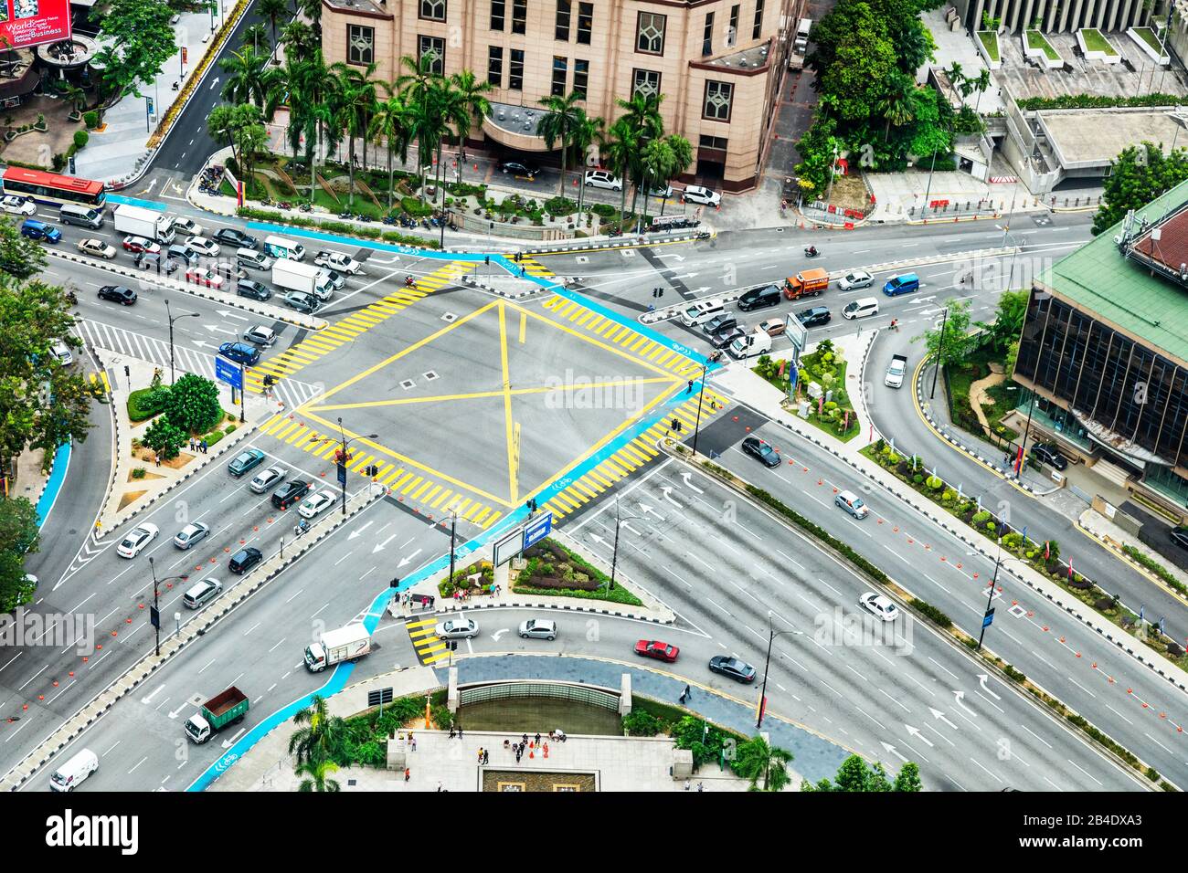 Busy road intersection of Jalan Ampang highway and Jin Yap Kwan Seng ...